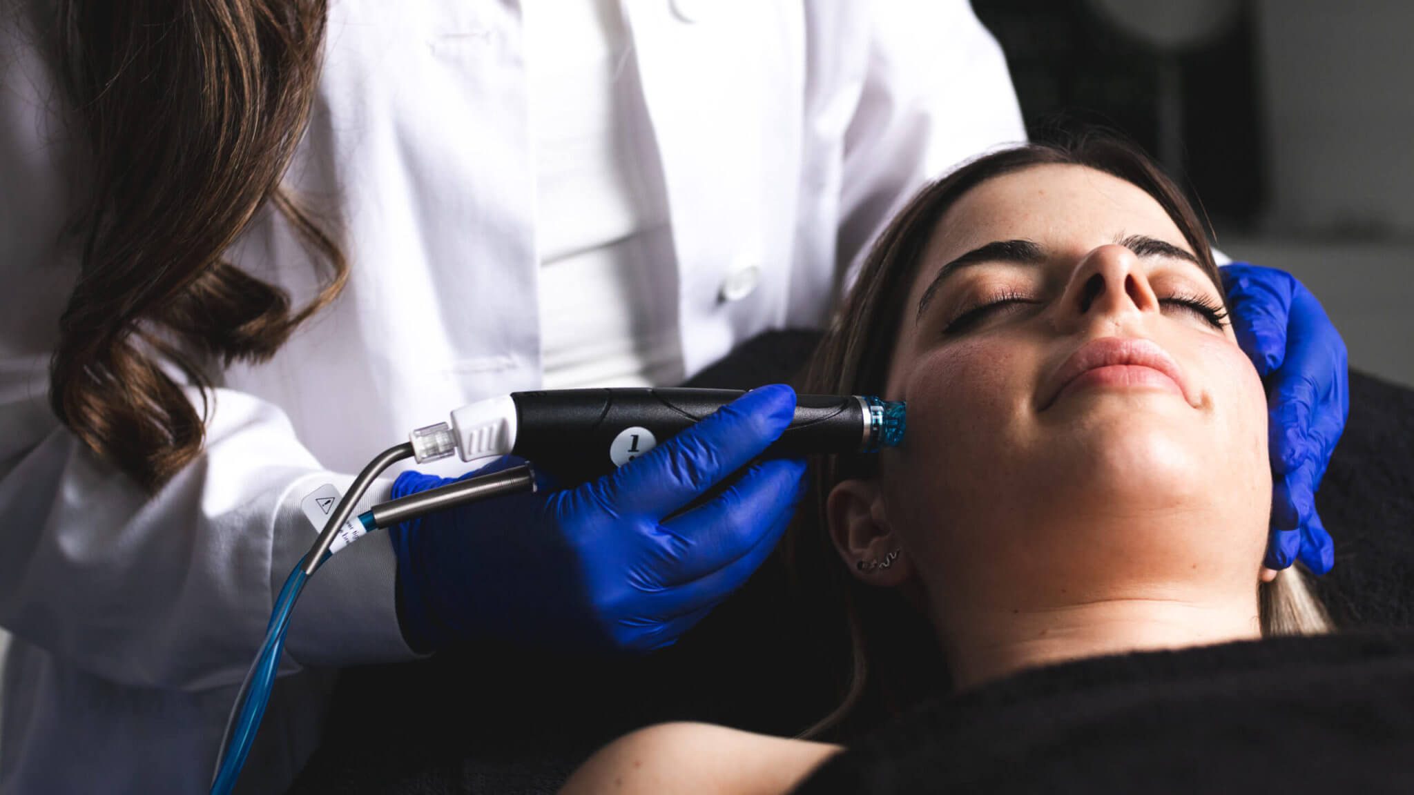 Hydrafacial, facial cleansing -% The Essential Clinic%%